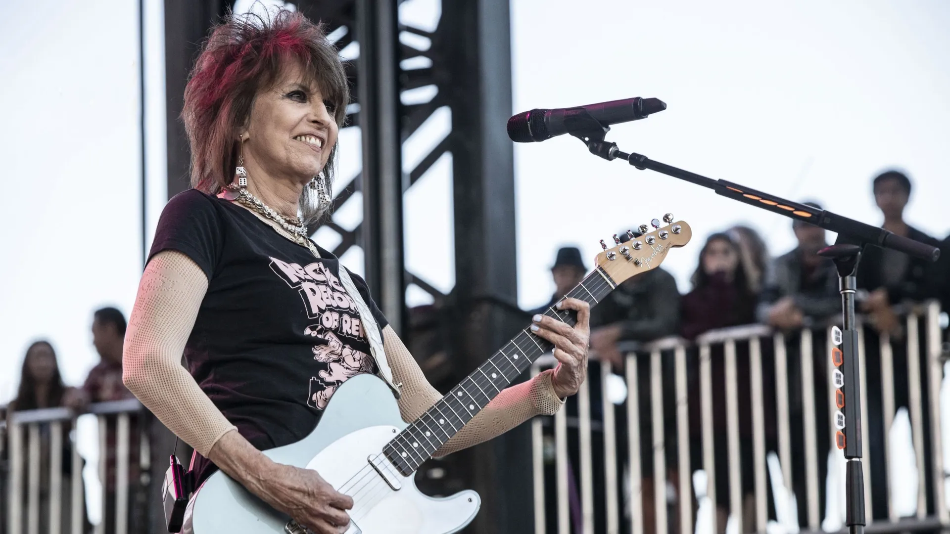 Chrissie Hynde des Pretenders reprend 'Me and Mrs Jones' avec k.d. lang - RTBF Actus