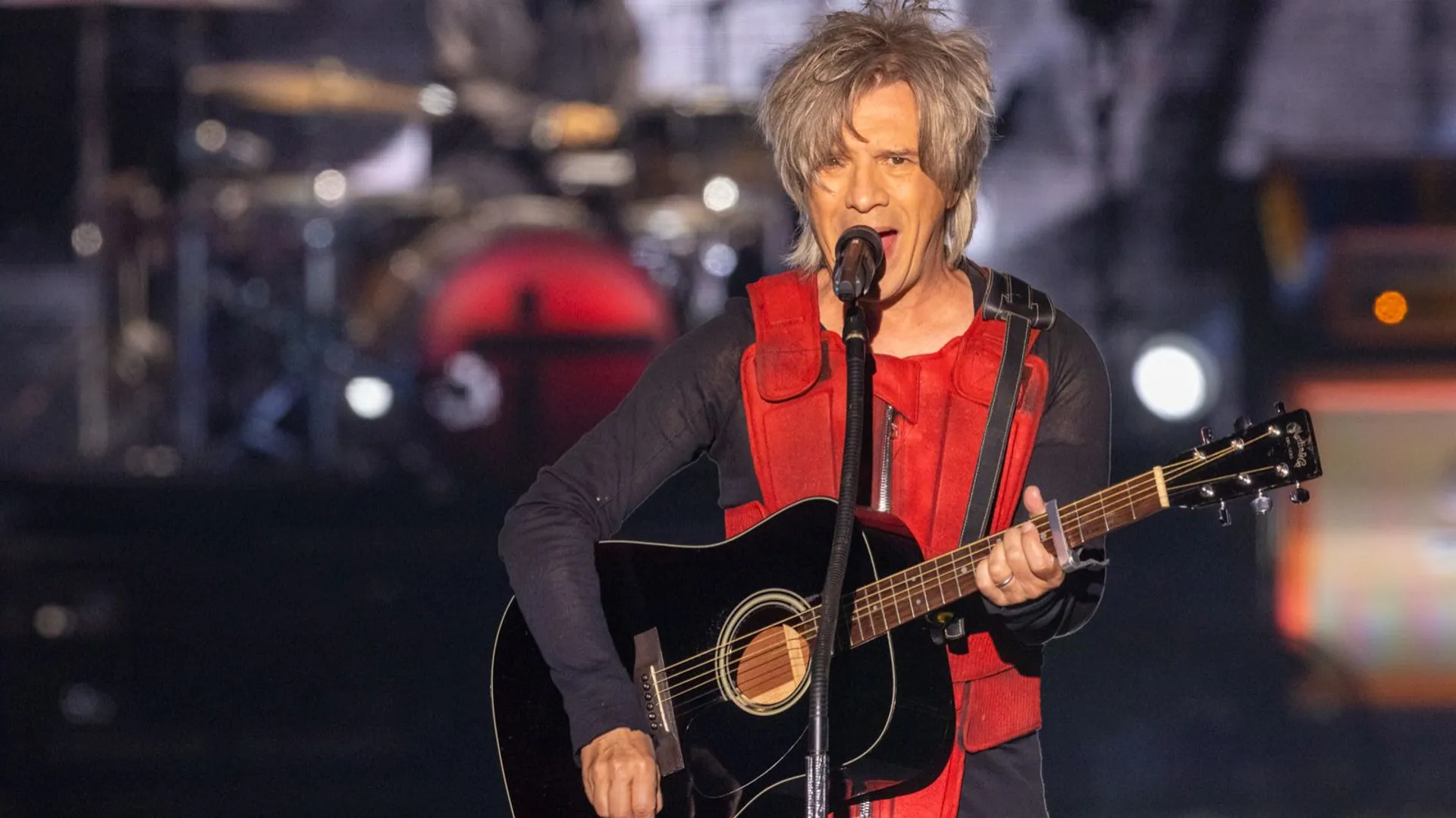 Indochine dévoile 'Sanna sur la croix' : un clip engagé tourné en ...