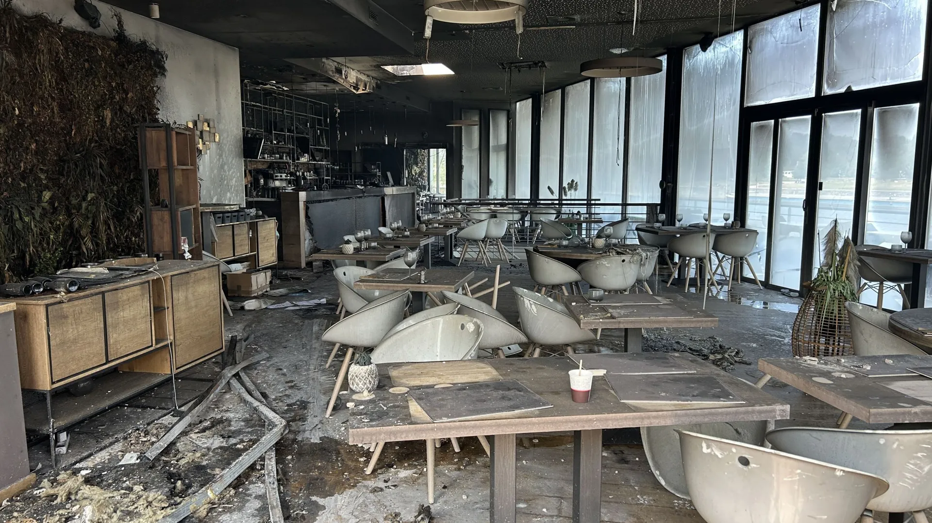 Important incendie dans une zone commerciale à Ben-Ahin (Huy) - RTBF Actus