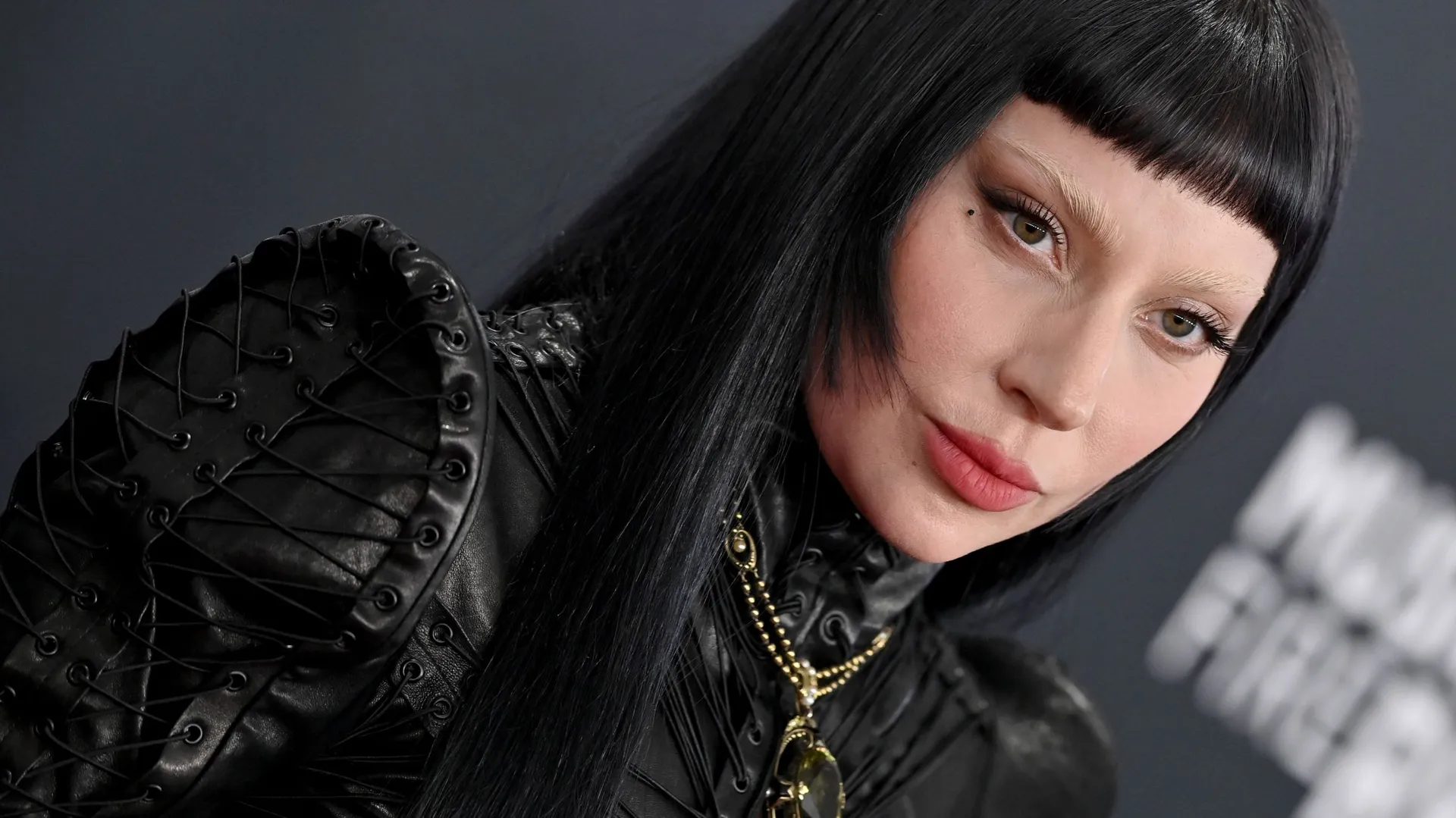 Tip Top : Lady Gaga prend la tête du classement et une chanteuse fait ...