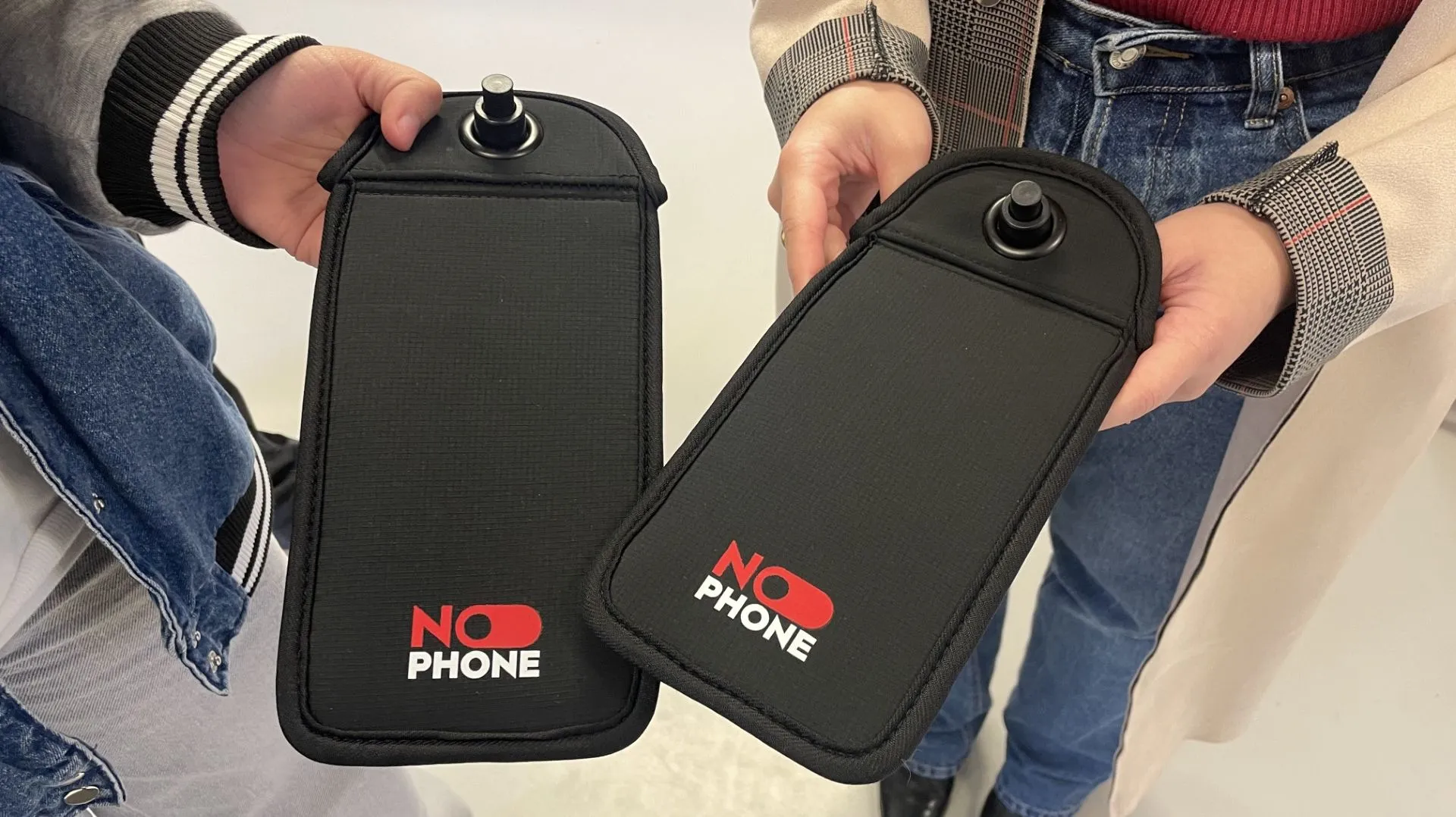 La pochette anti-smartphone testée dans plusieurs écoles à Bruxelles ...