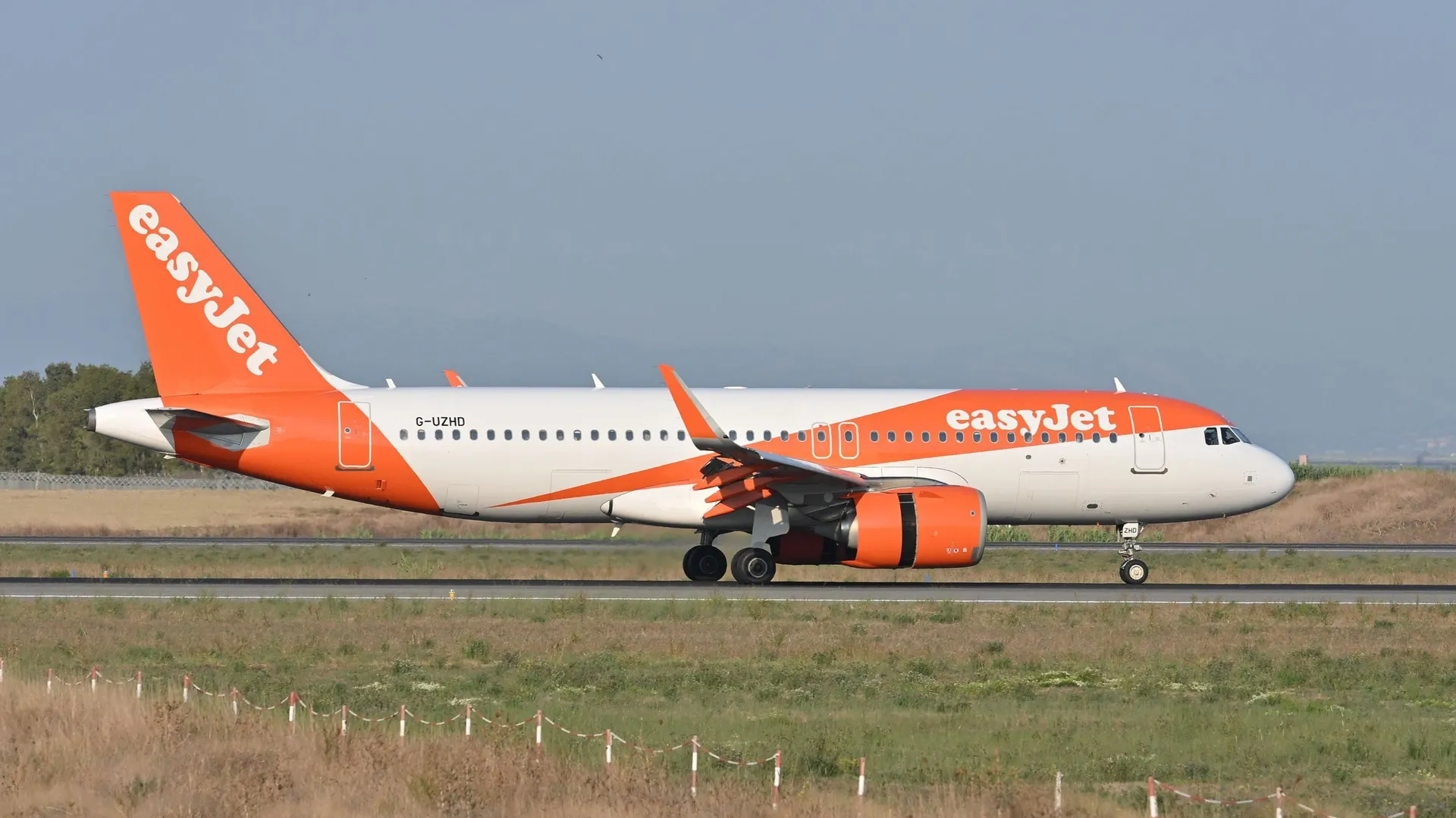 Un vol Lyon-Porto doit faire demi-tour après une tentative d’intrusion dans le cockpit - RTBF Actus