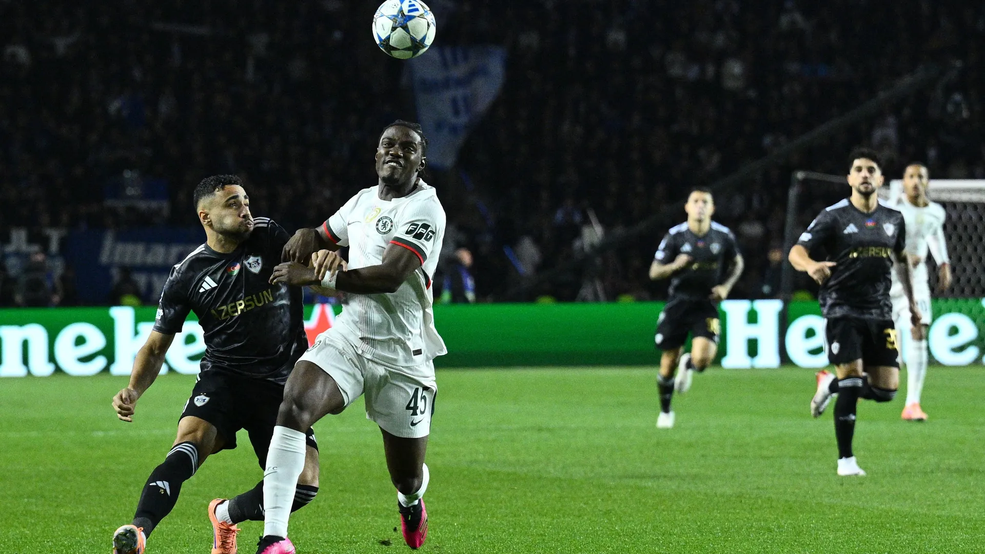 Le sort s’acharne : Roméo Lavia se blesse après 3 minutes en Ligue des ...