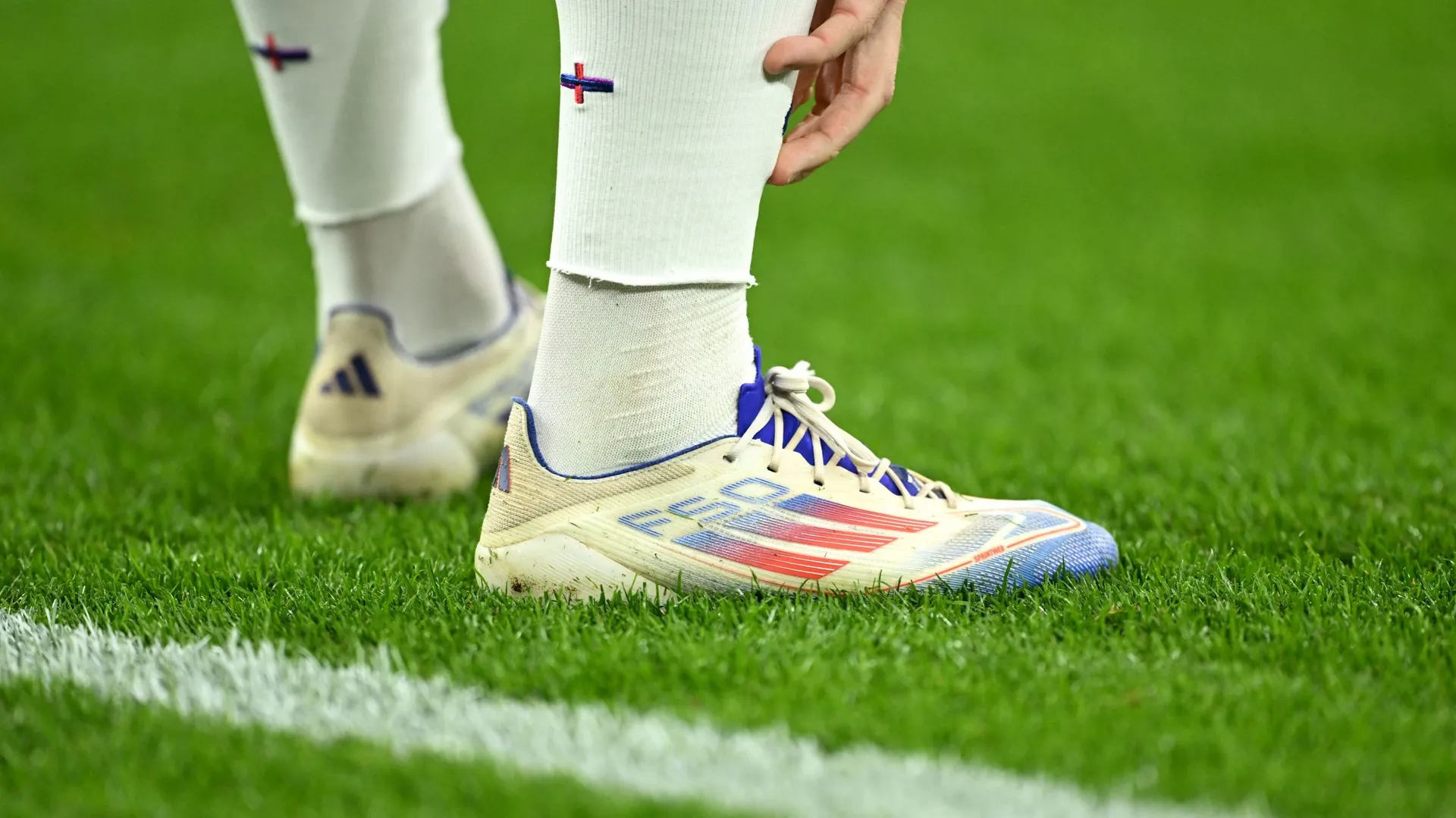 Le numéro 44 semblable à un symbole nazi, l’Allemagne et Adidas ...