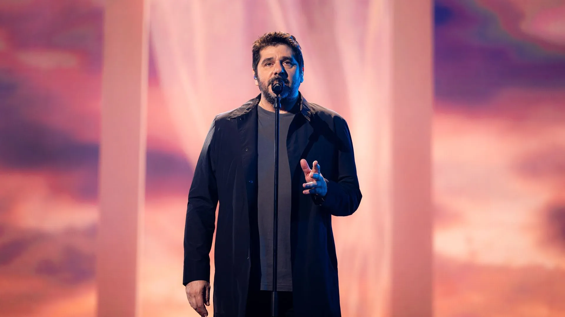 Patrick Fiori sort son nouveau single 'Le chant est libre' avant un ...