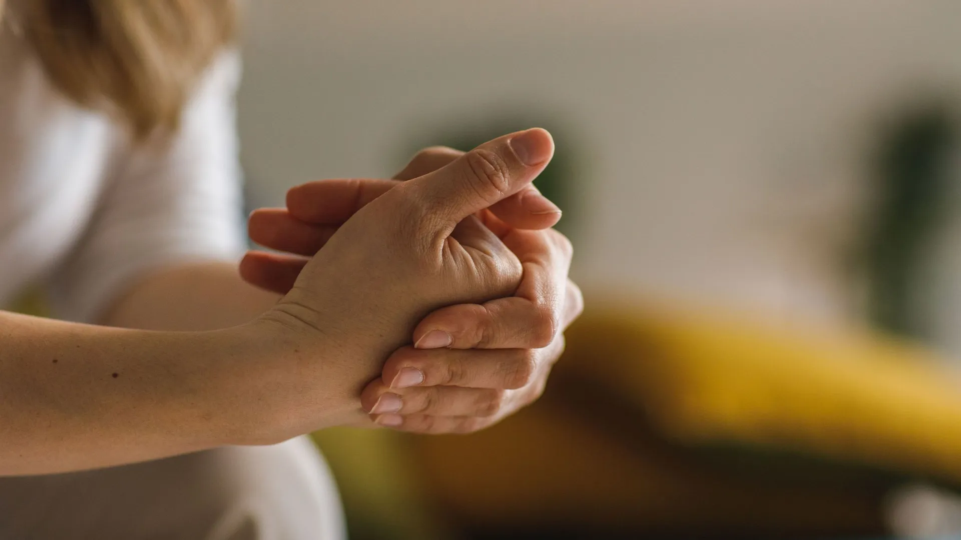 Le vrai du faux : est-ce que craquer ses doigts donne réellement de l ...