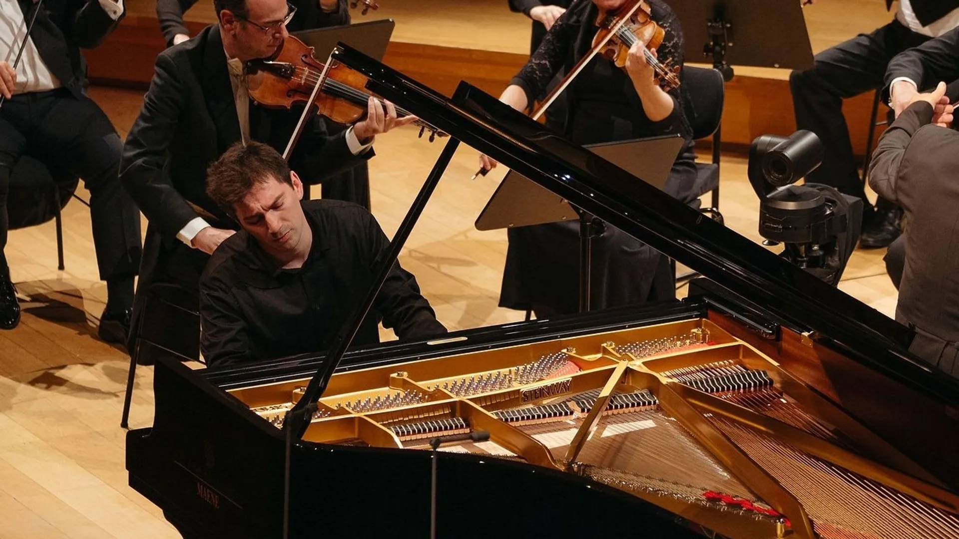 Denis Linnik en demi-finale du Concours Reine Elisabeth 2025 piano ...