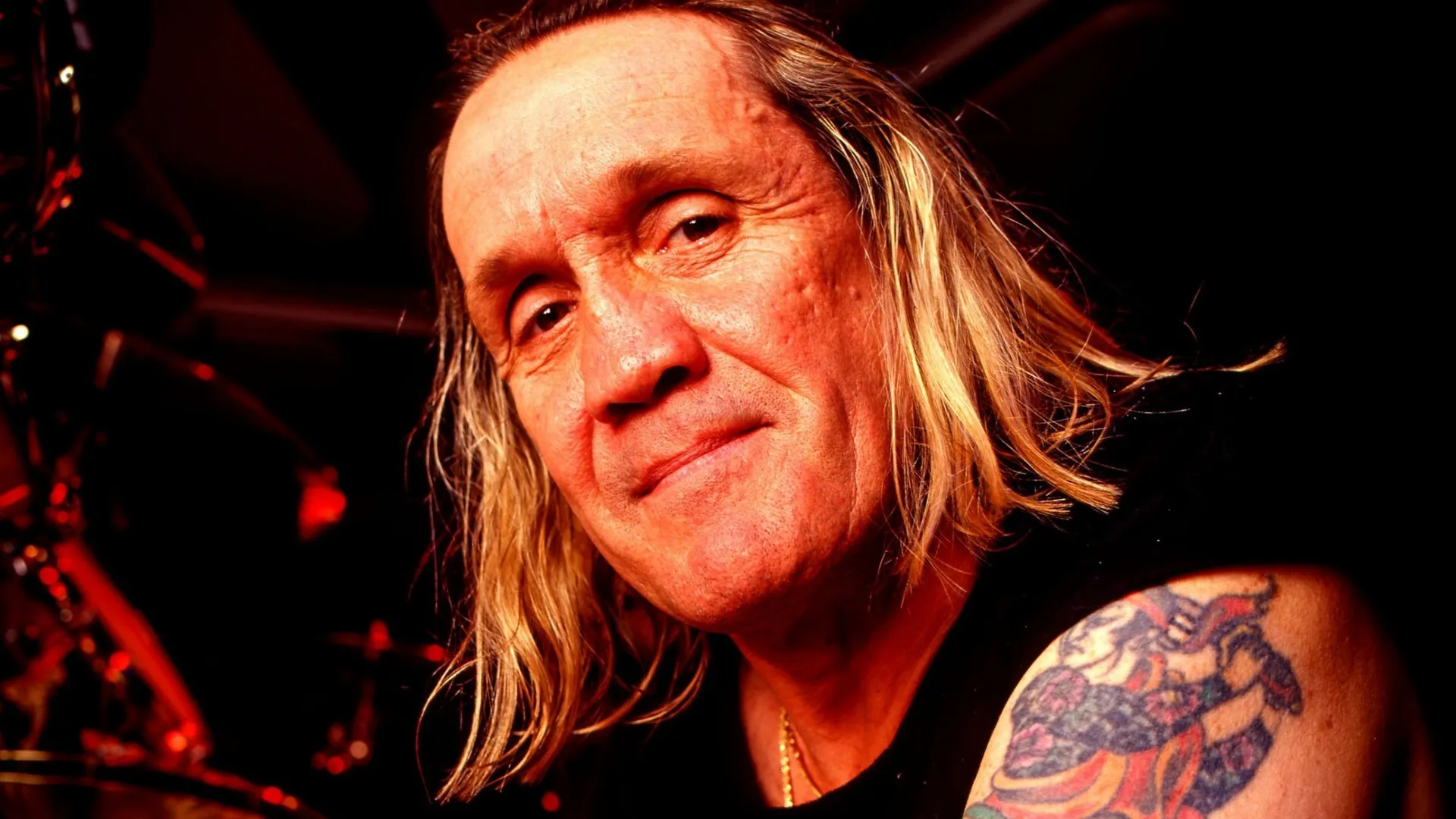 Lizzy Rain, la nièce de Clive Burr (ex-Iron Maiden), fait son entrée ...