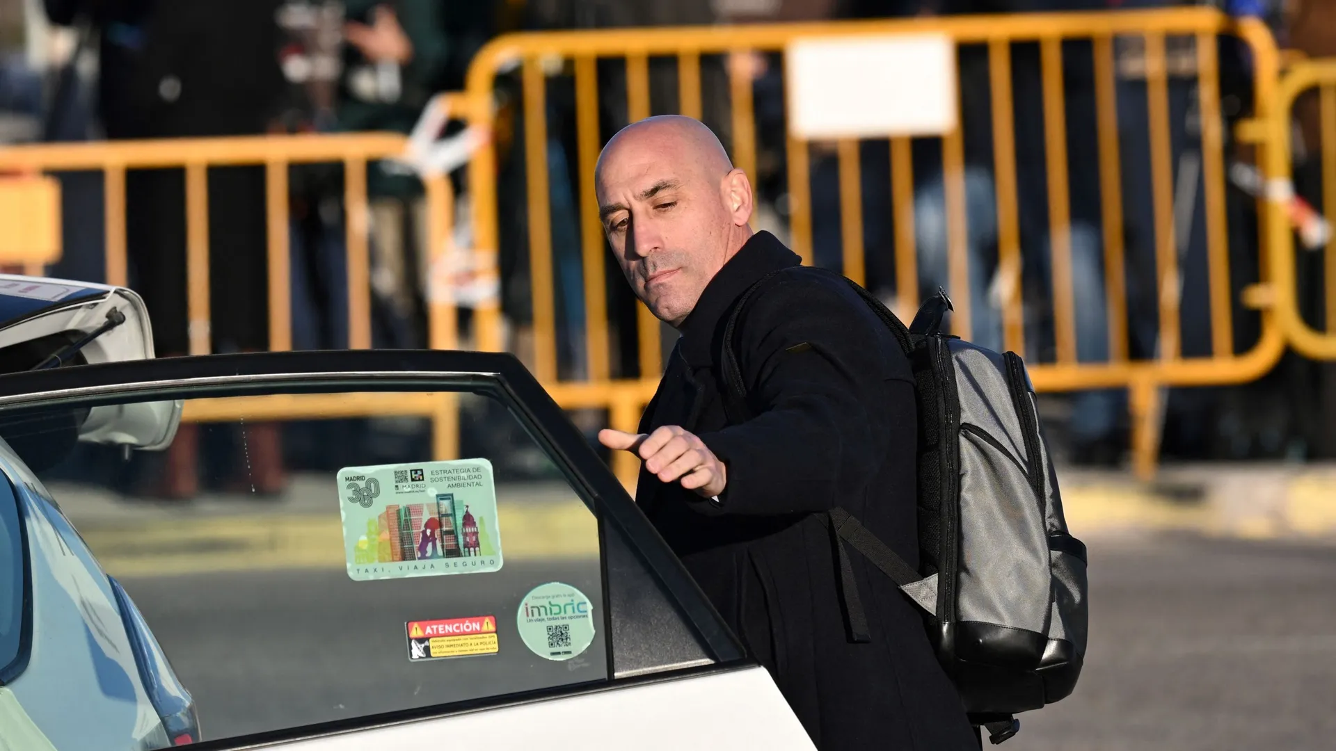 Baiser forcé : le parquet fait appel et réclame un nouveau procès pour ...