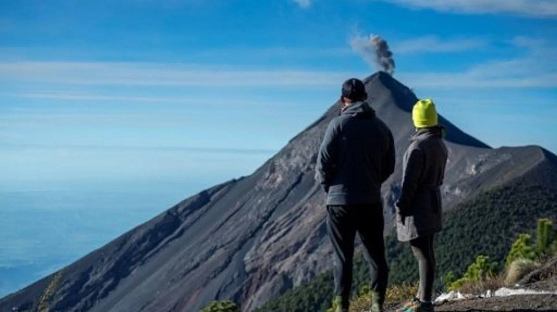 Le plus grand volcan actif du monde entre en éruption à Hawaï, une première en 40 ans