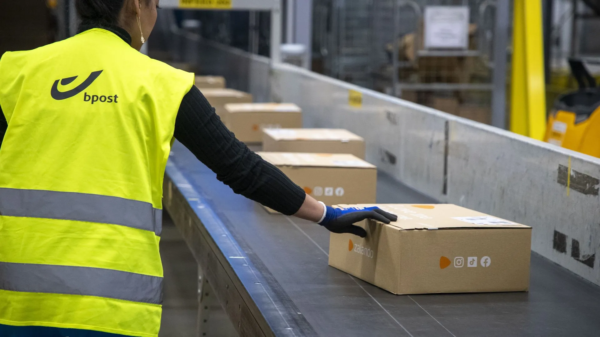 Pourquoi le blocage persiste-t-il chez bpost ? 'En 2027, un jeune ...