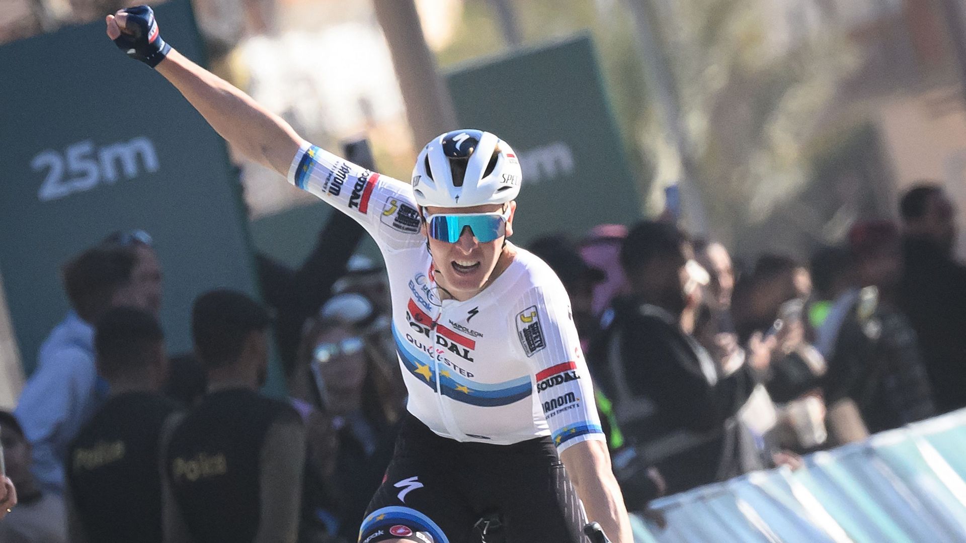 UAE Tour : Tim Merlier remporte la 5e étape au sprint et décroche déjà ...