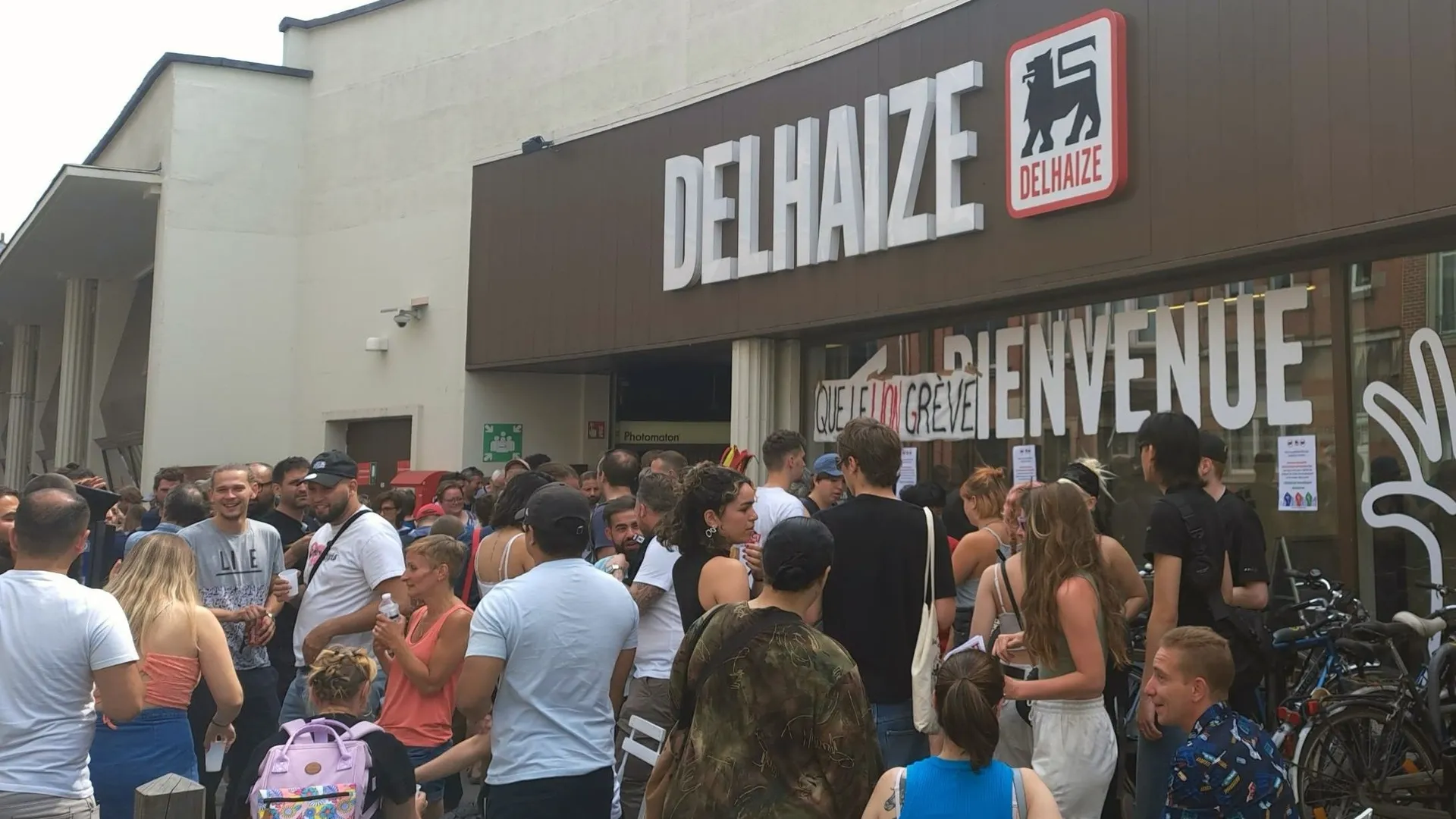 Delhaize : après les refus syndicaux, la direction met fin aux ...