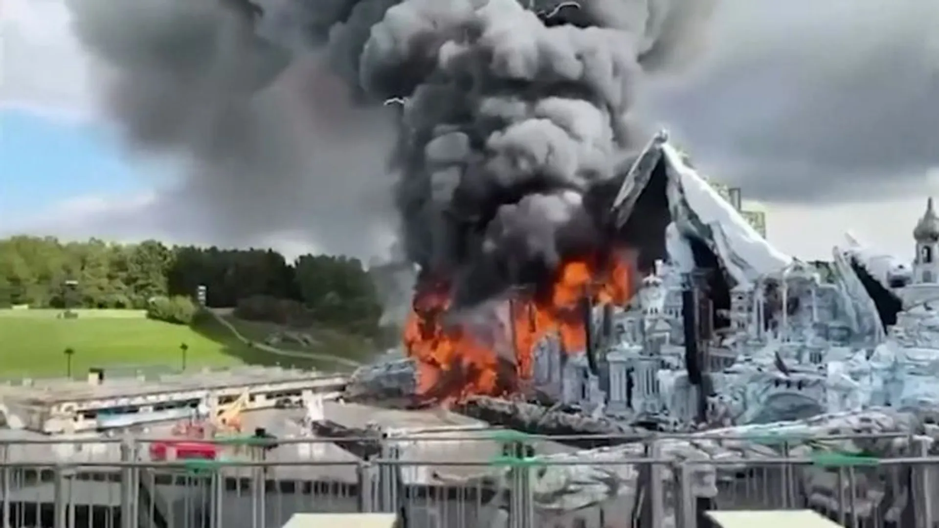 Tomorrowland a ouvert ses portes, la nouvelle scène dévoilée : quelques ...