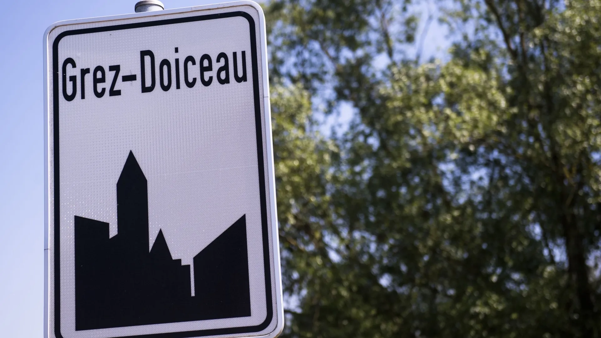 Pôle sportif à Grez-Doiceau : la construction des terrains de hockey et ...