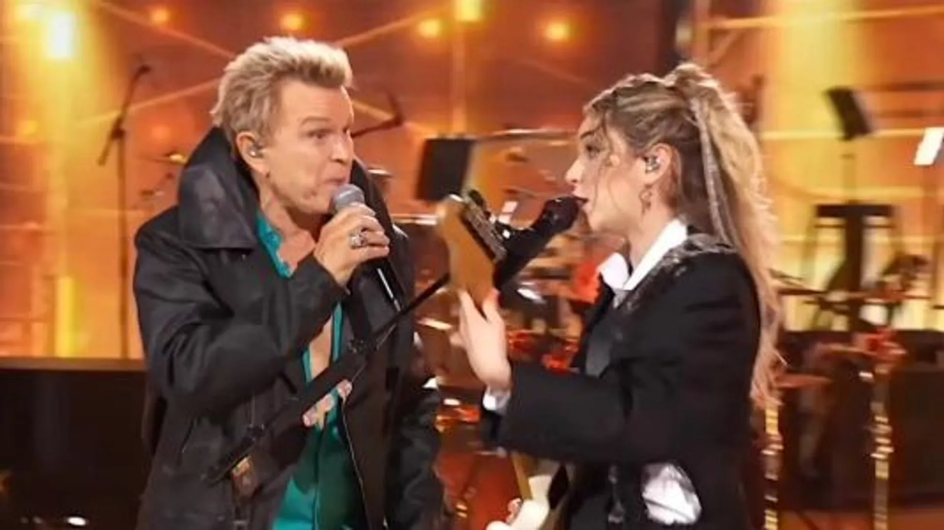 Billy Idol et The Warning revisitent 'La Bamba' et 'Twist and Shout ...
