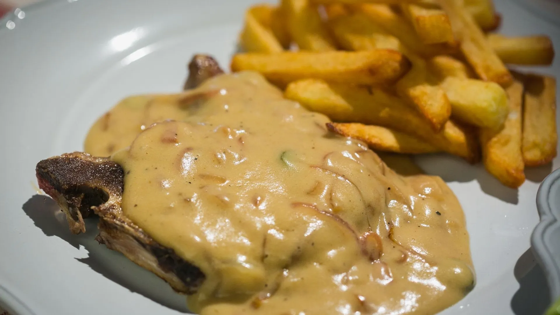 Côtes de porc à l'berdouille - RTBF Actus