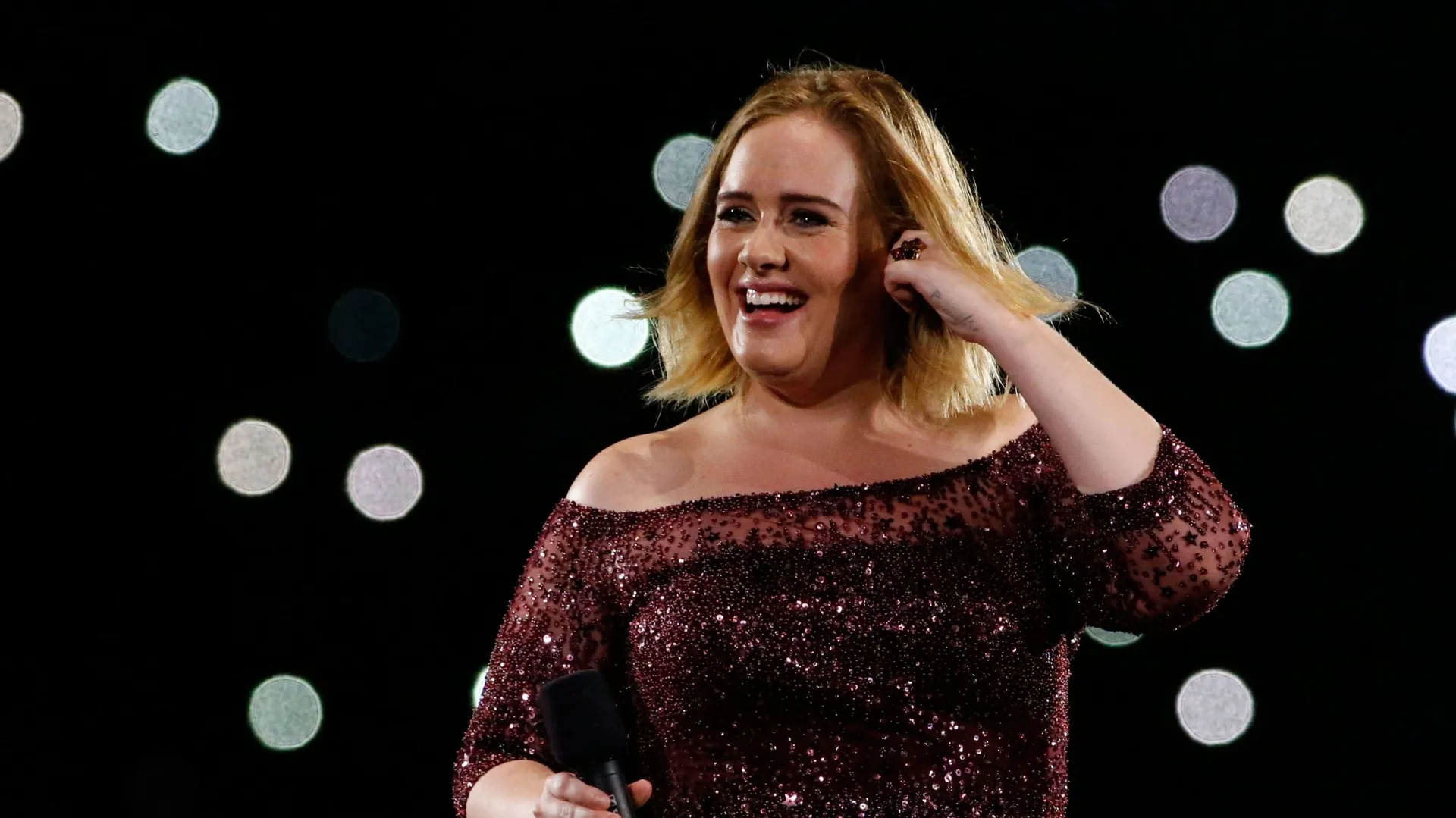 Pour ses 29 ans, Adele partage des photos d'elle... en grand-mère ...