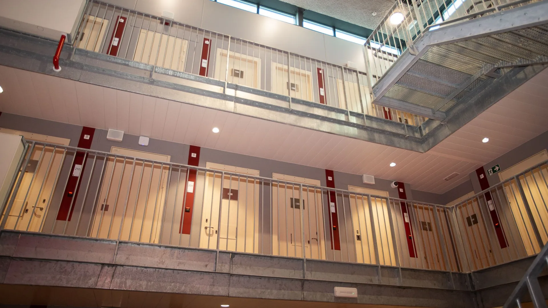 La nouvelle prison de Haren (Bruxelles) accueille ses premières ...