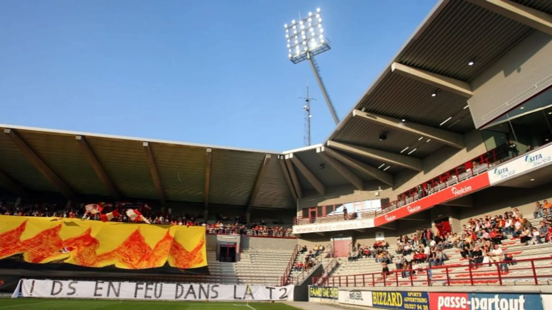 Mons : le stade de football pèse lourd dans les finances, la ville veut ...