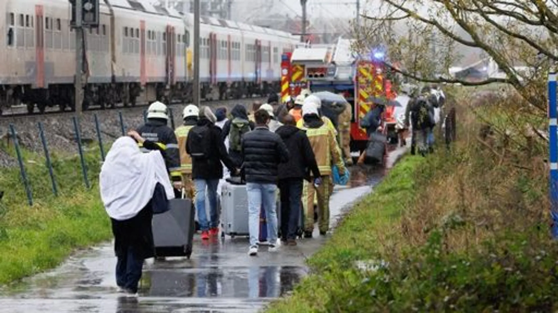 Flandre occidentale : impressionnante collision entre un train et un camion à Ardoye, le trafic ...