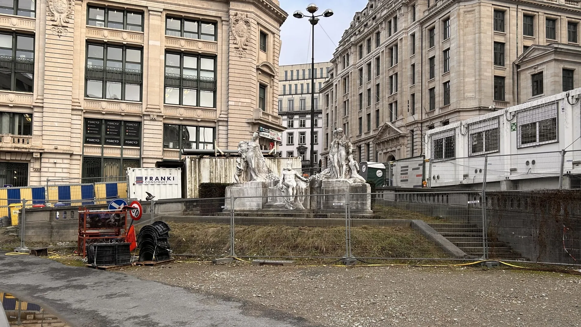 Pour sa rentrée, le Parlement bruxellois rend hommage à Michel Van Roye ...