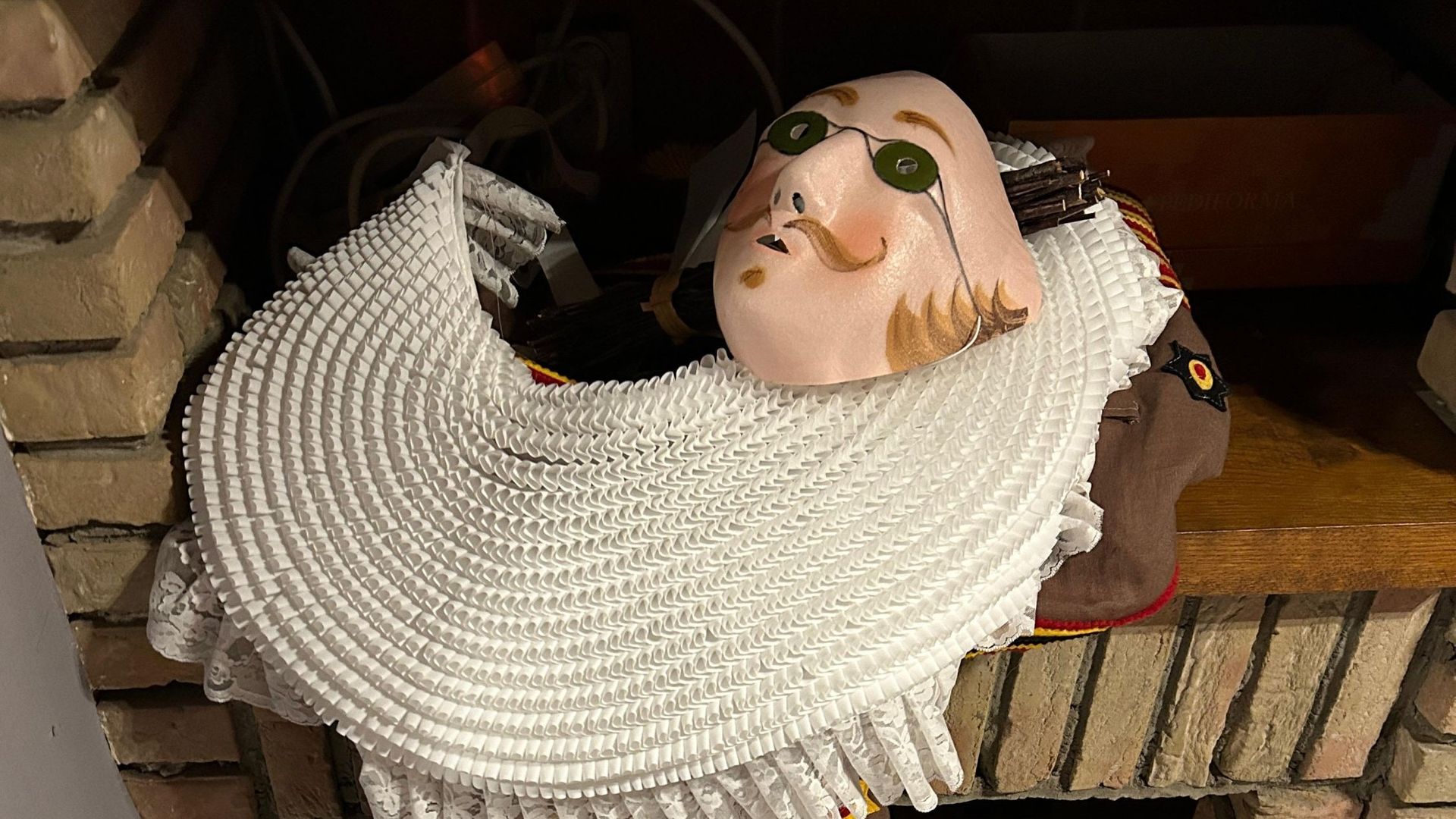 Carnaval de Binche : les Gilles ont sorti leurs chapeaux de plumes sous ...