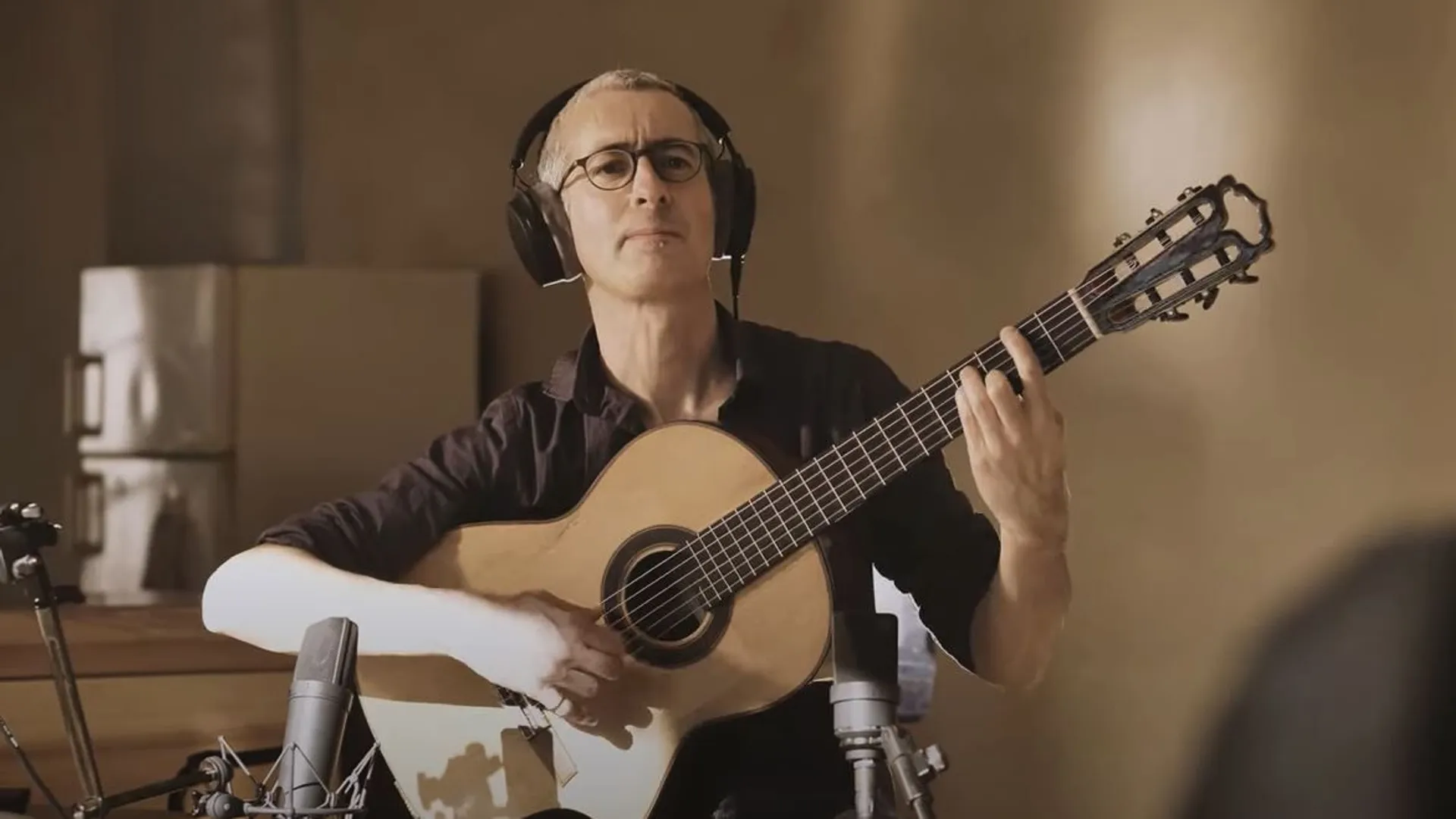Jean Dujardin est minuscule dans la nouvelle bande-annonce de 'L’homme ...