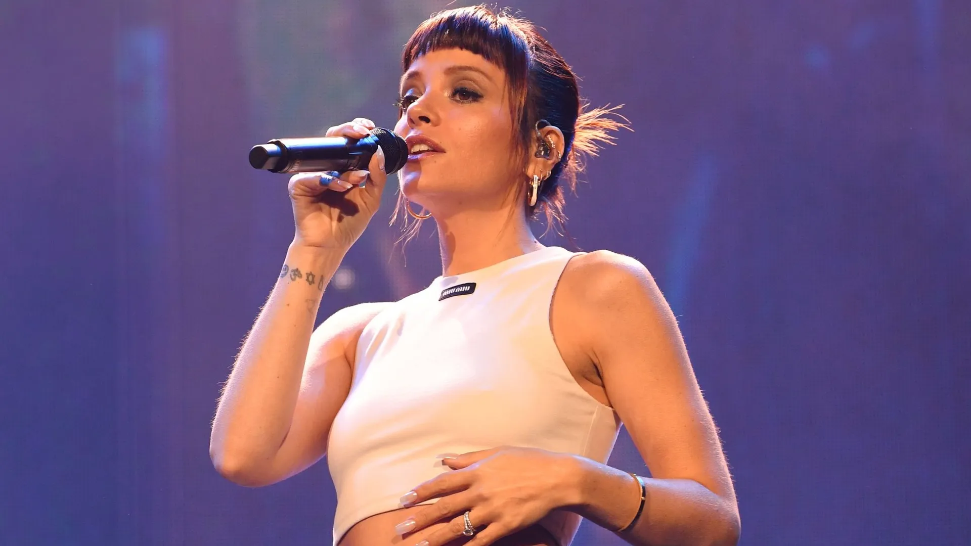Lily Allen dévoile une nouvelle version de son album sur une clé USB en ...