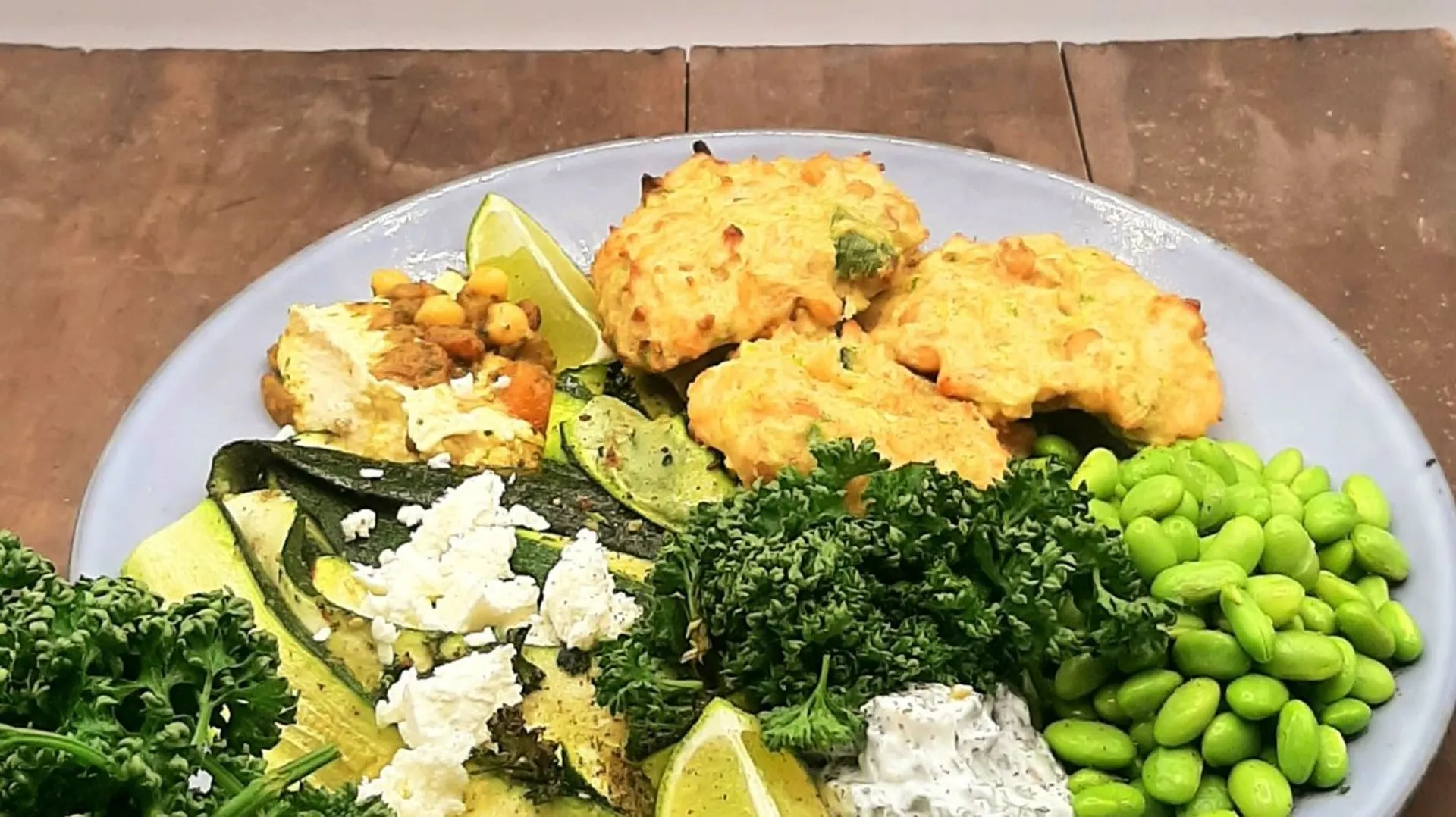 Expresscette de Candice : Burgers de saumon et pois chiches, salade de ...