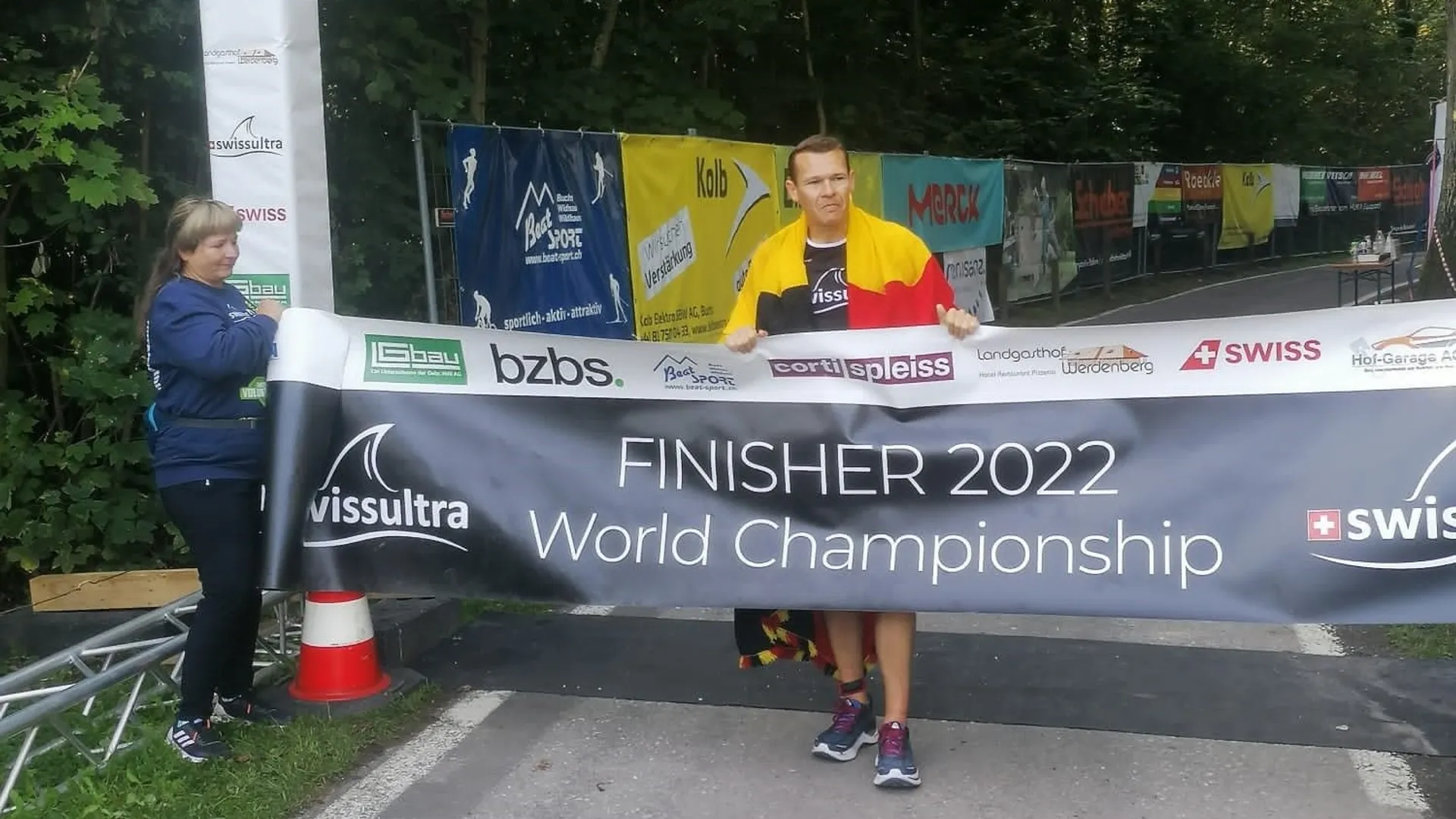 Un Belge explose le record du monde du déca-triathlon - RTBF Actus