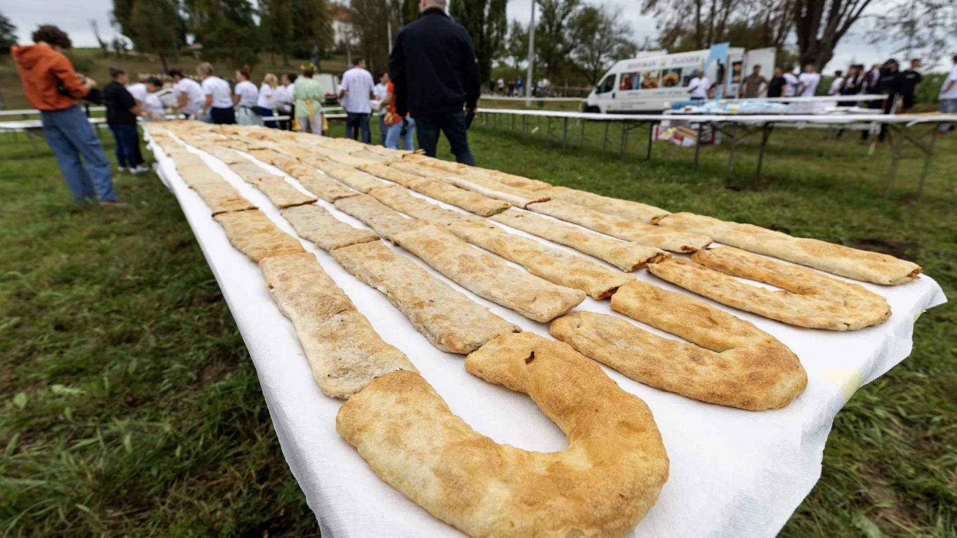 Un village croate dans le livre des records pour une chaîne de strudels ...