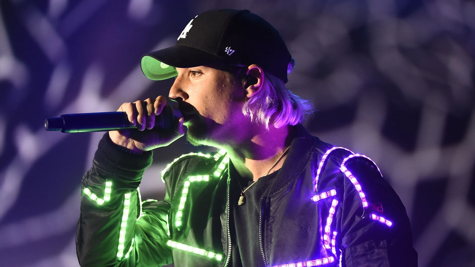 'Brol' de Angèle est l'album le plus vendu en France en 2019 - RTBF Actus