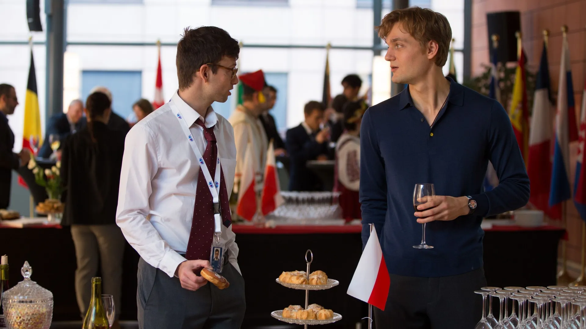 'Parlement' : la série satirique au succès fou qui vous plonge dans les ...