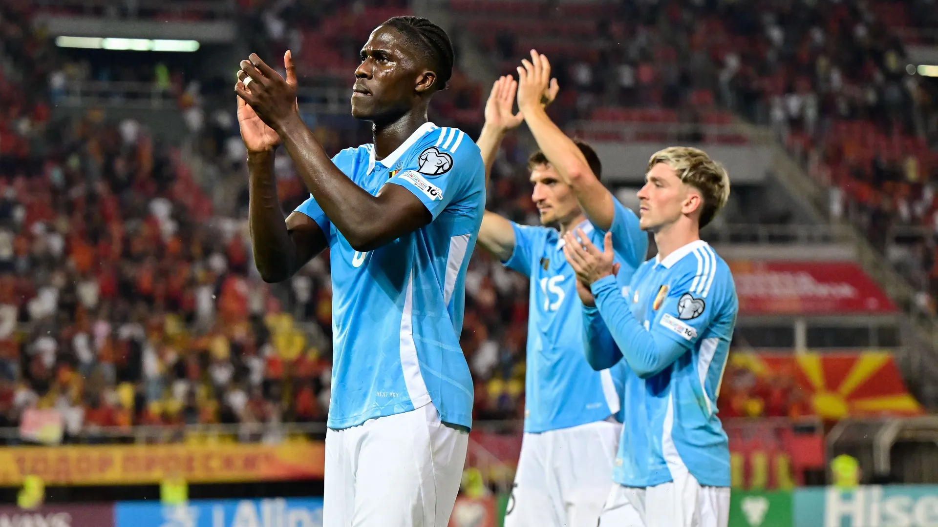 Froid, décalage et terrain synthétique pour les Diables à Astana : 'Pas ...