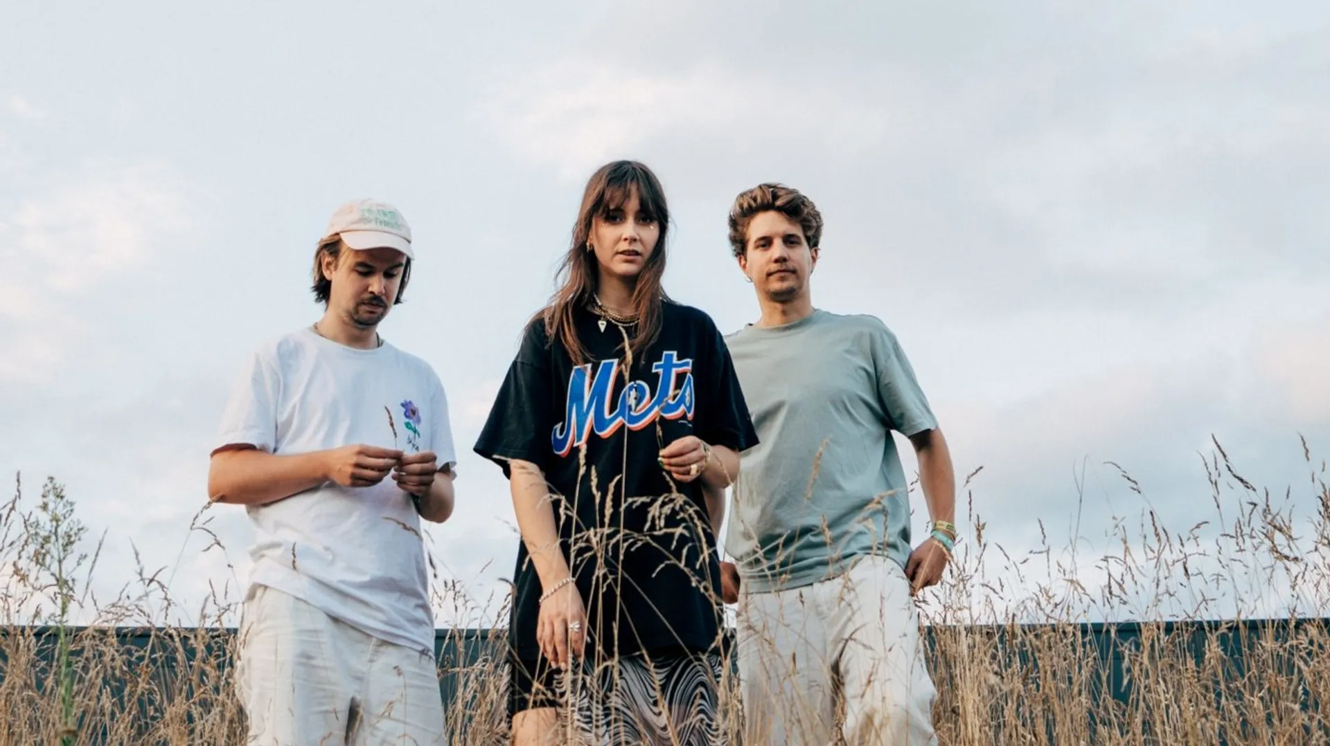 Le trio belge High Hi démarre 2026 en confiance avec “Whatever” - RTBF ...