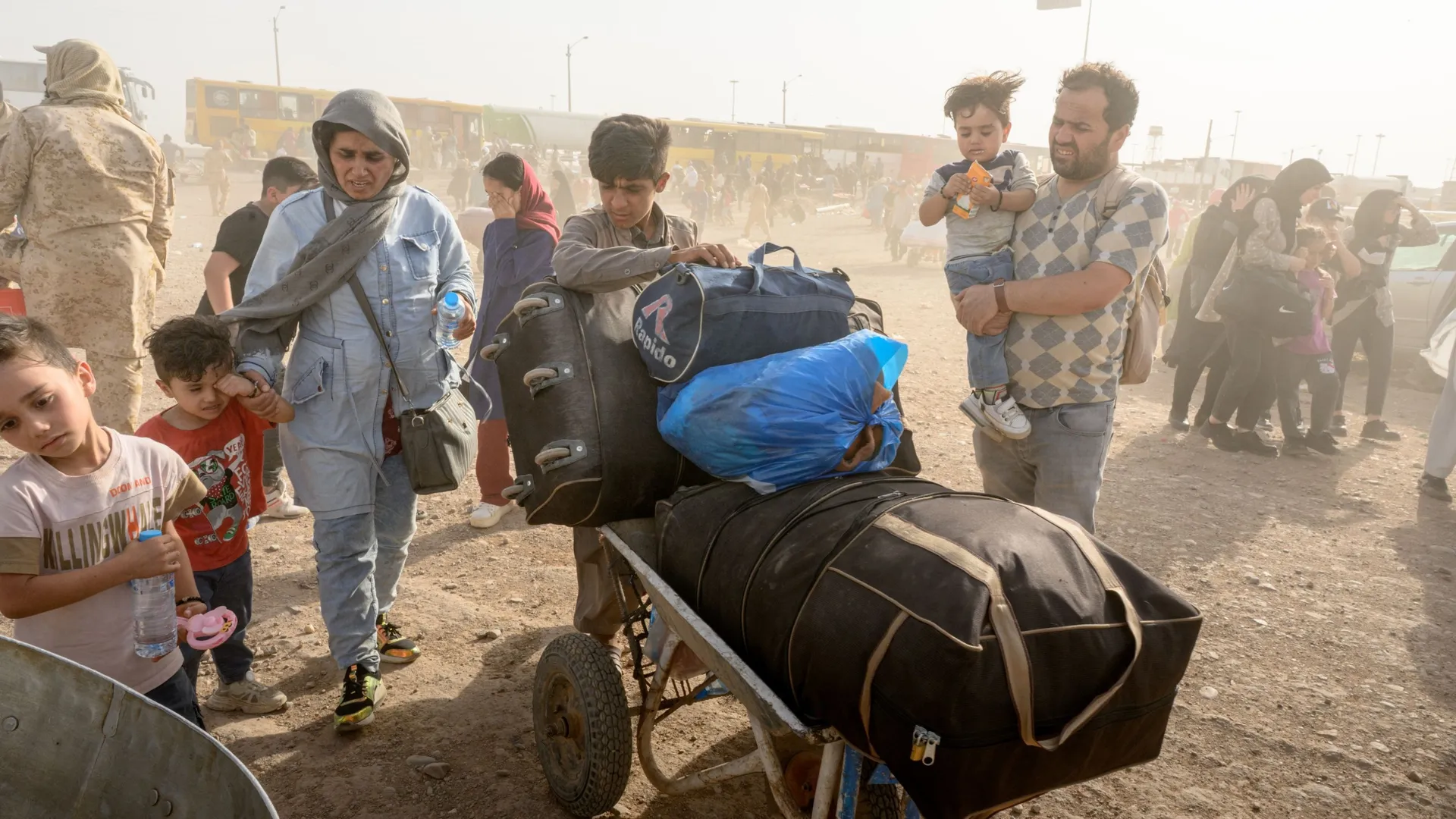 La catastrophe humanitaire des réfugiés afghans expulsés d’Iran : 'Nous ...