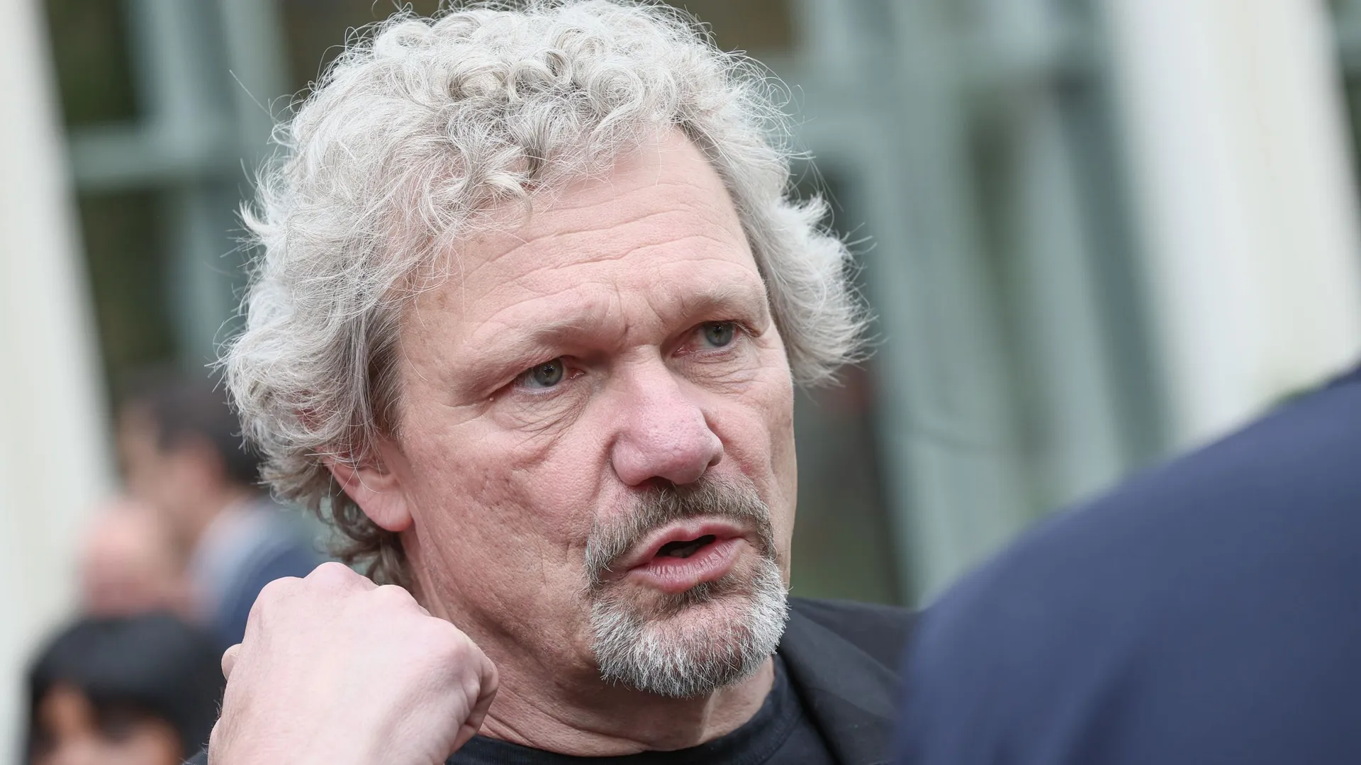 Le secrétaire général de la FGTB plaide pour que Vooruit quitte le ...