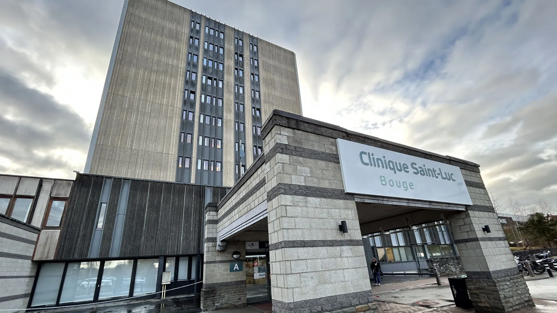 La Clinique Saint-Luc Bouge se dote d’une charte pour encadrer l’IA ...