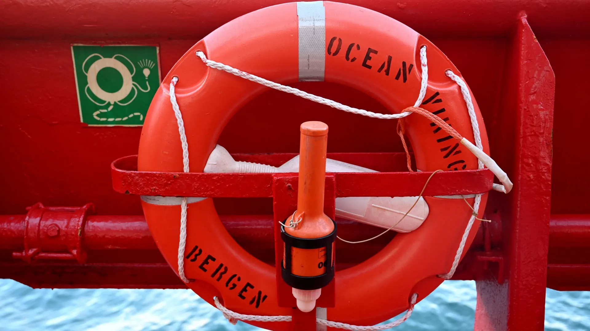 Migration : le navire de sauvetage Ocean Viking recueille 21 réfugiés ...
