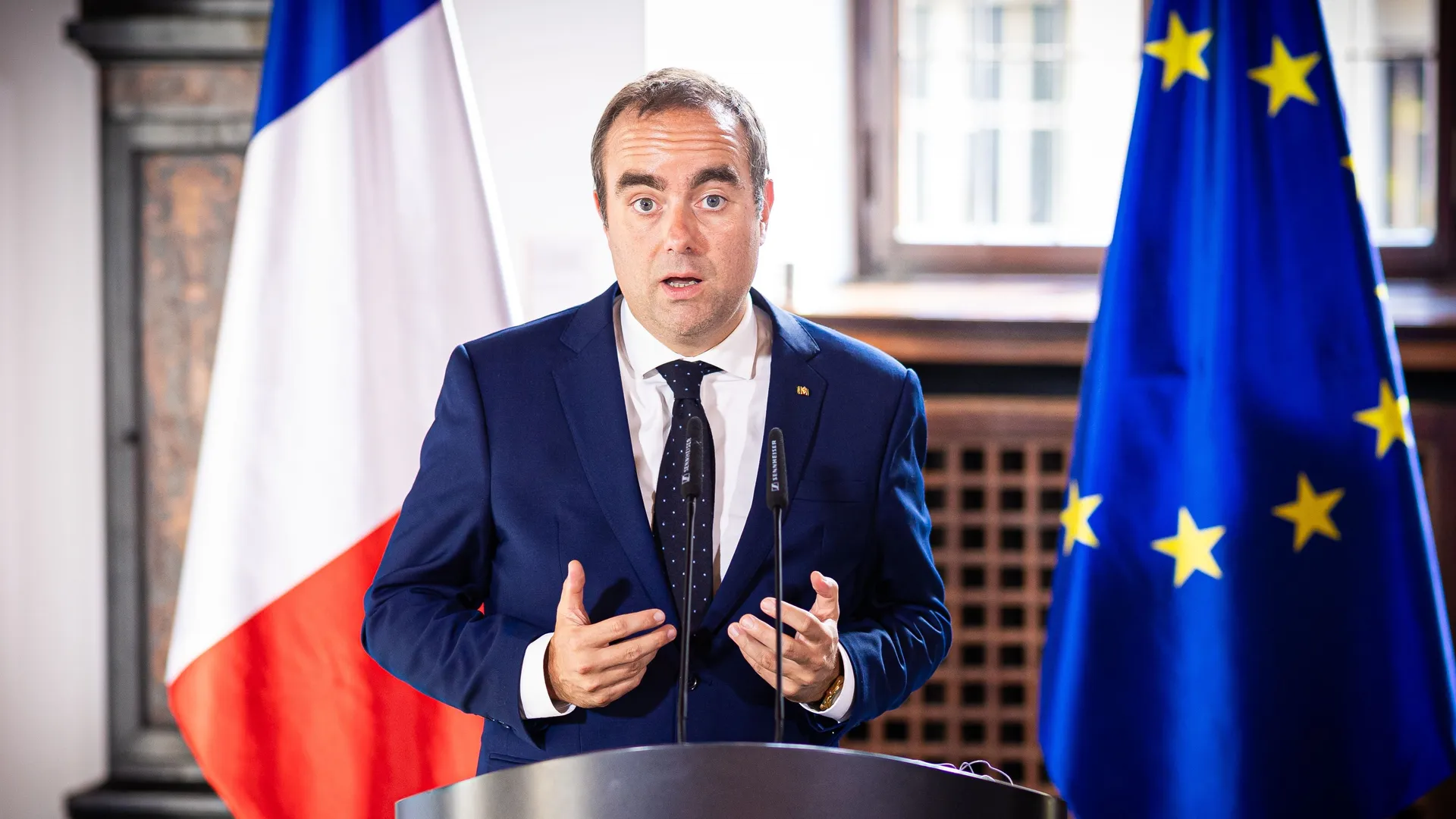 France : Emmanuel Macron reconduit Sébastien Lecornu comme Premier ...