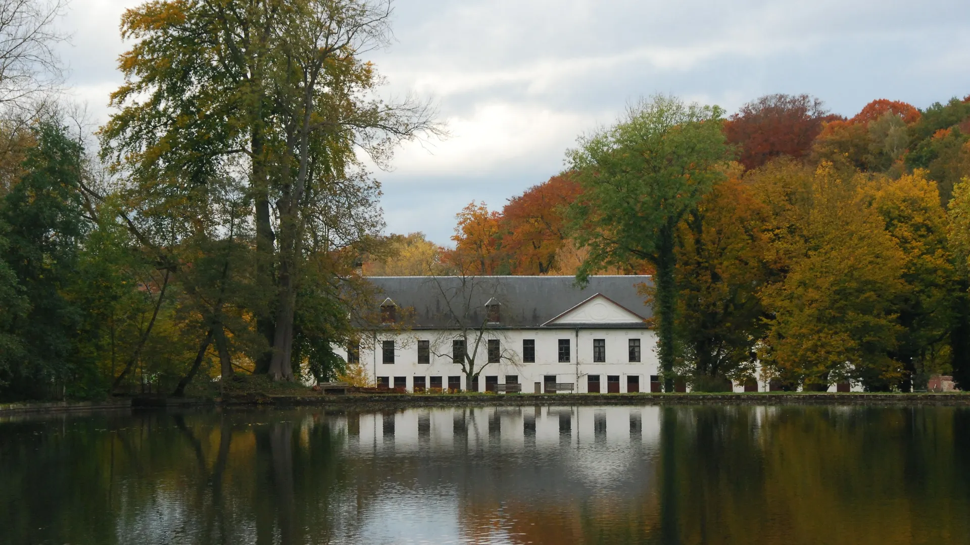 Au cœur du Rouge Cloître à Auderghem : renaissance d’un joyau séculaire ...