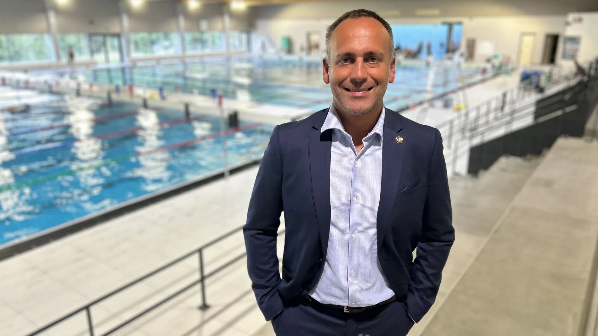 Avec 485.000 nageurs en un an, la nouvelle piscine olympique du Blocry ...