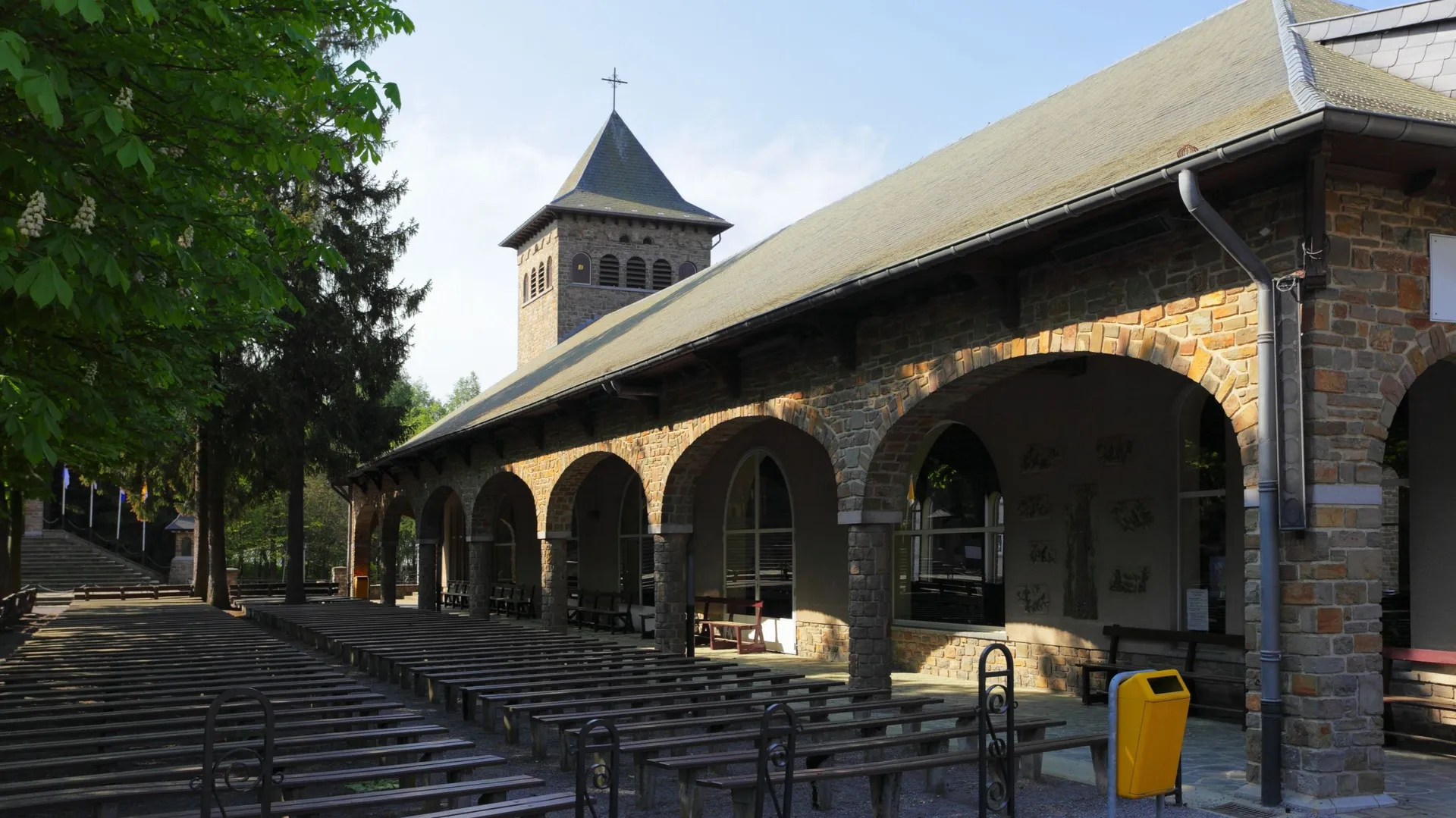 Le Sanctuaire de Banneux Notre-Dame, l’un des sites touristiques les ...