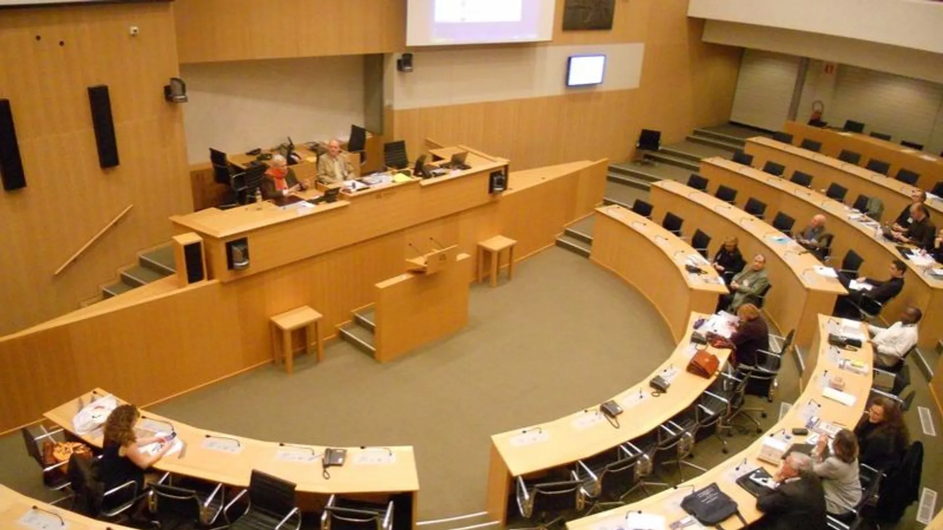 La RTBF célèbre les 45 ans du Parlement de la Fédération Wallonie ...