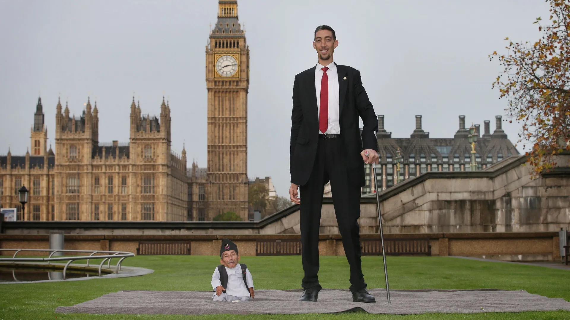 Quand l’homme le plus grand du monde rencontrait l’homme le plus petit ...