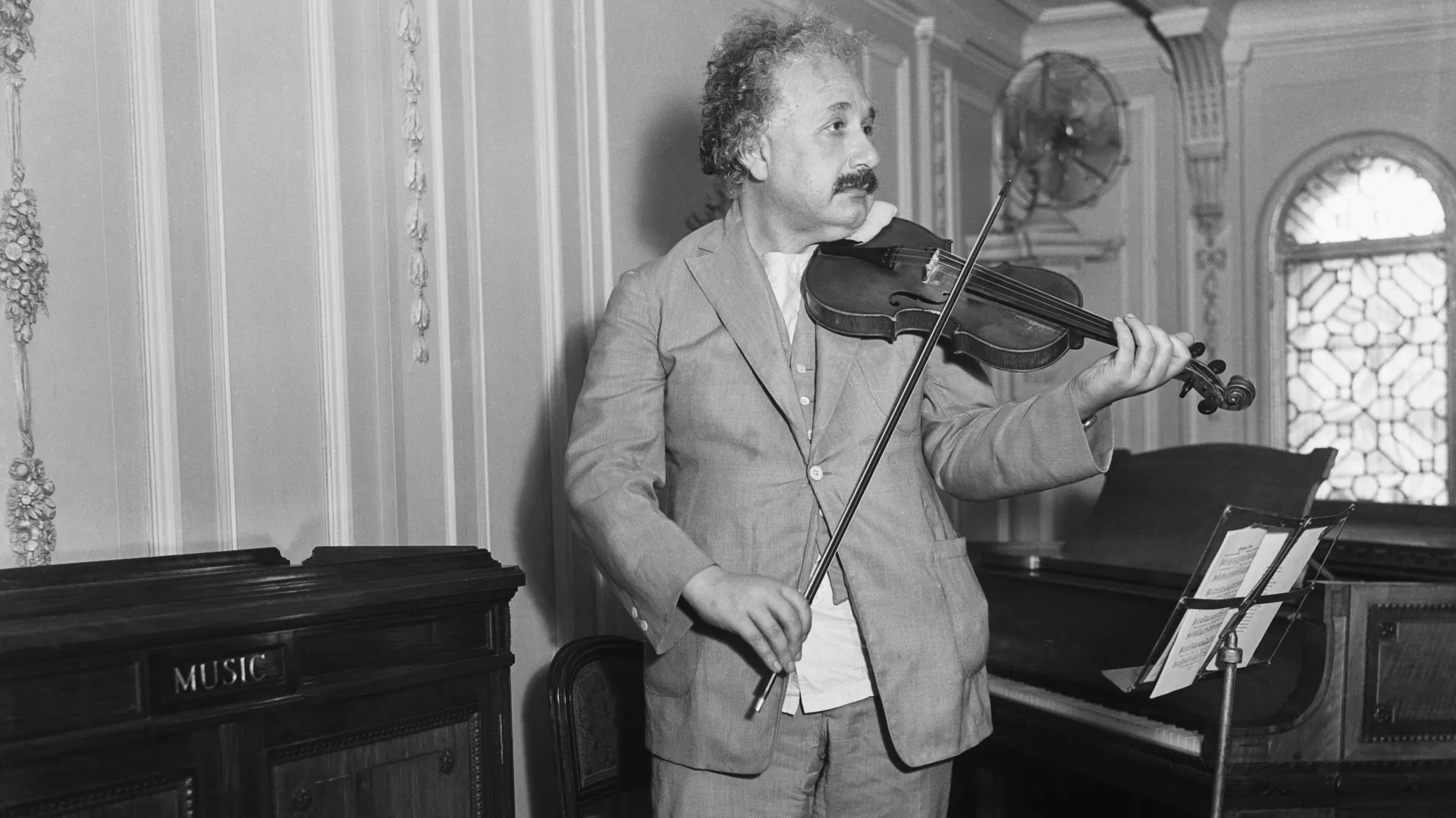 Saviez-vous qu’Albert Einstein était également violoniste ? Son premier ...