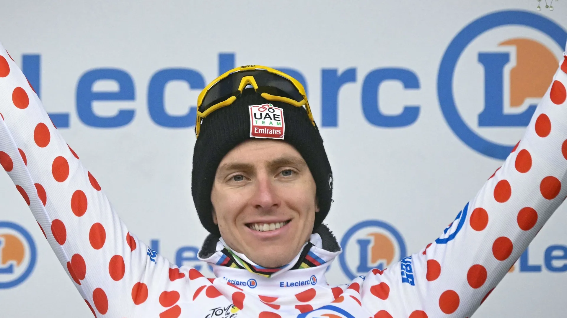 نيك سعوديه. her intimate area is shaved with a tattoo on