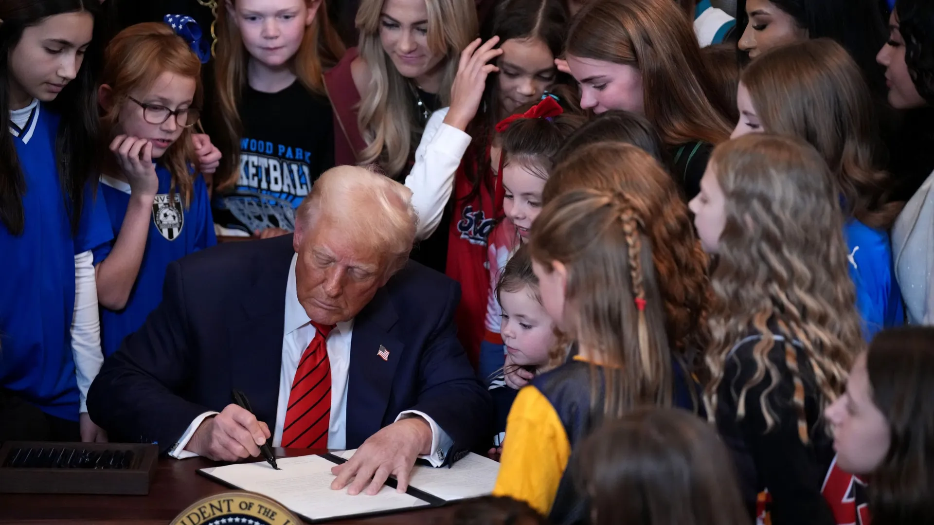 Donald Trump, mitrailleur de décrets présidentiels : qu’est-ce qu’un ...