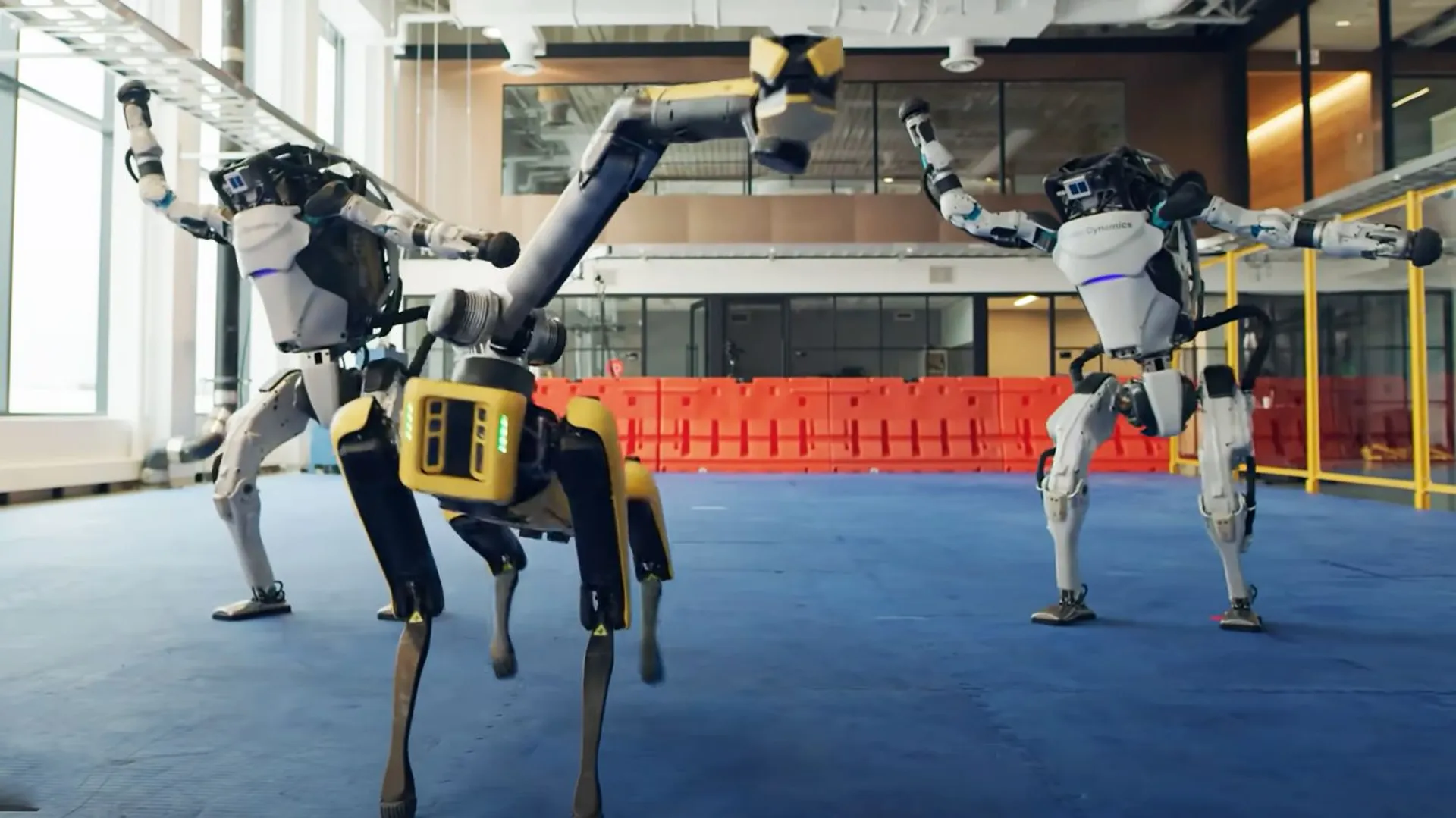 Dua Lipa poursuivie par un robot géant dans un clip en animation - RTBF ...